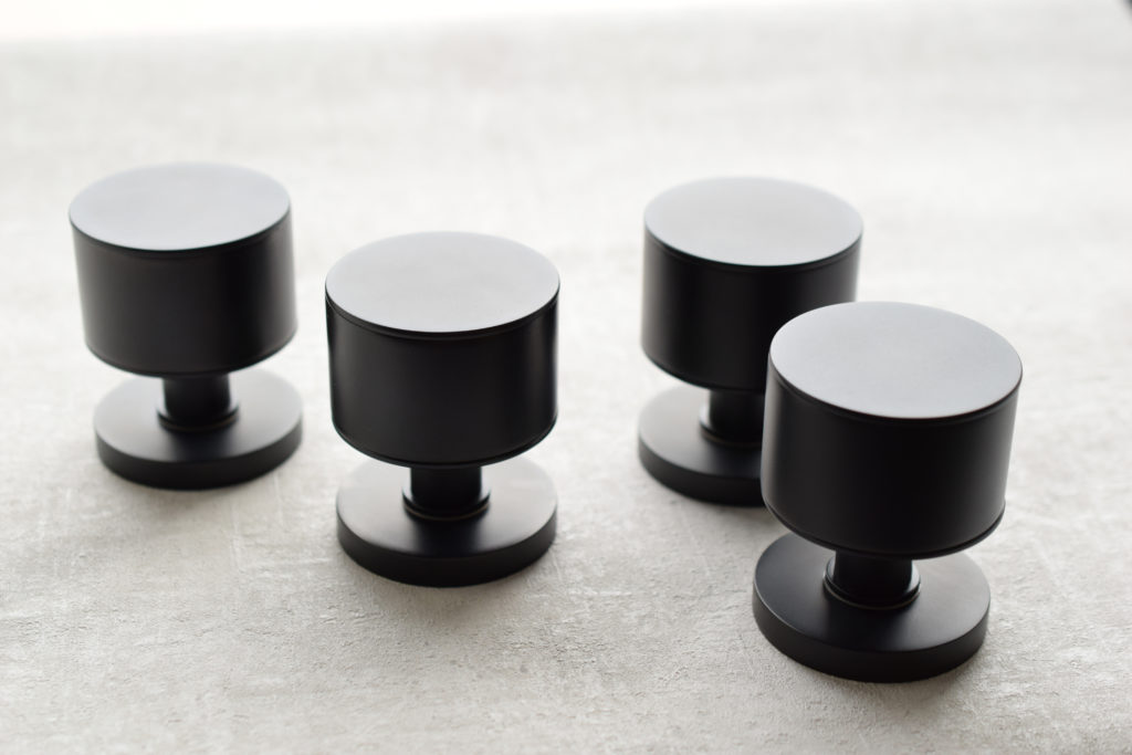 Stacked Barrel Solid Door Knob S9200_Matt Balck Chrome (2) - Turnstyle ...